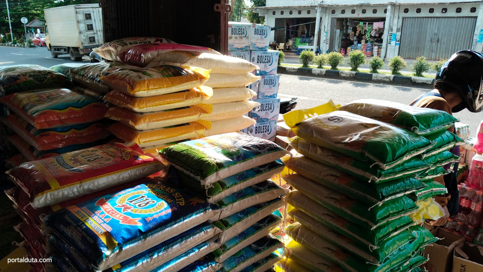 Tingginya Harga Beras Disiasati Konsumen dengan Mengurangi Pembelian ...